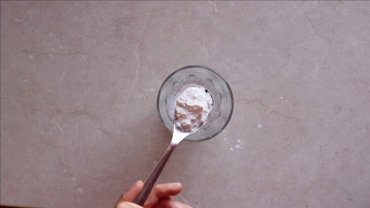 How To Make Dry Shampoo At Home: 3 Ways - Almost Zero Waste