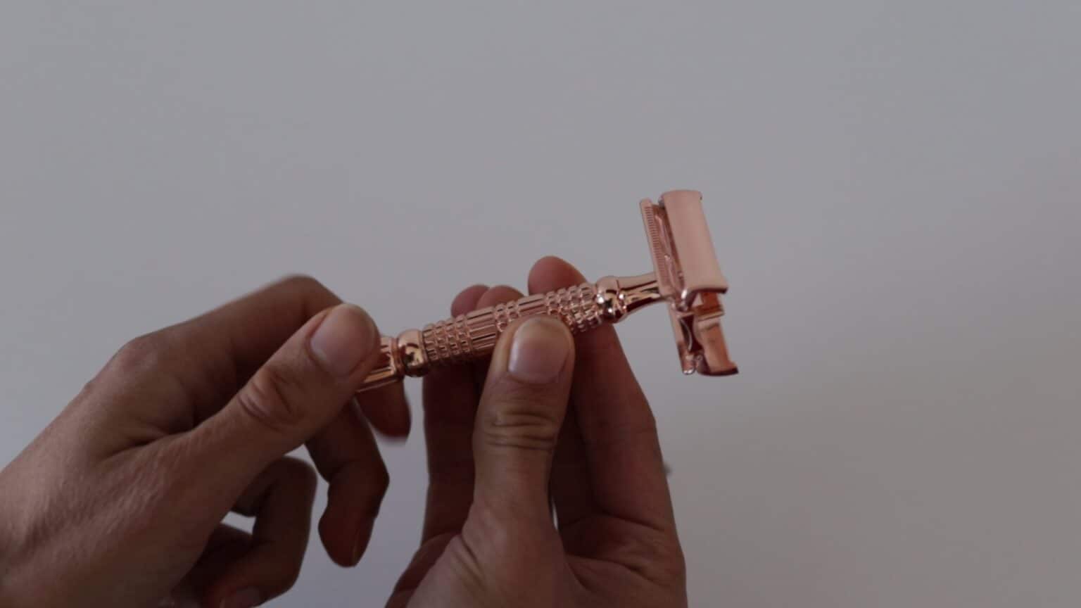 How To Put a Blade In a Safety Razor: A Quick Guide