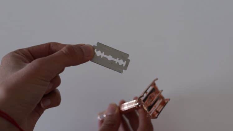 How To Put a Blade In a Safety Razor: A Quick Guide