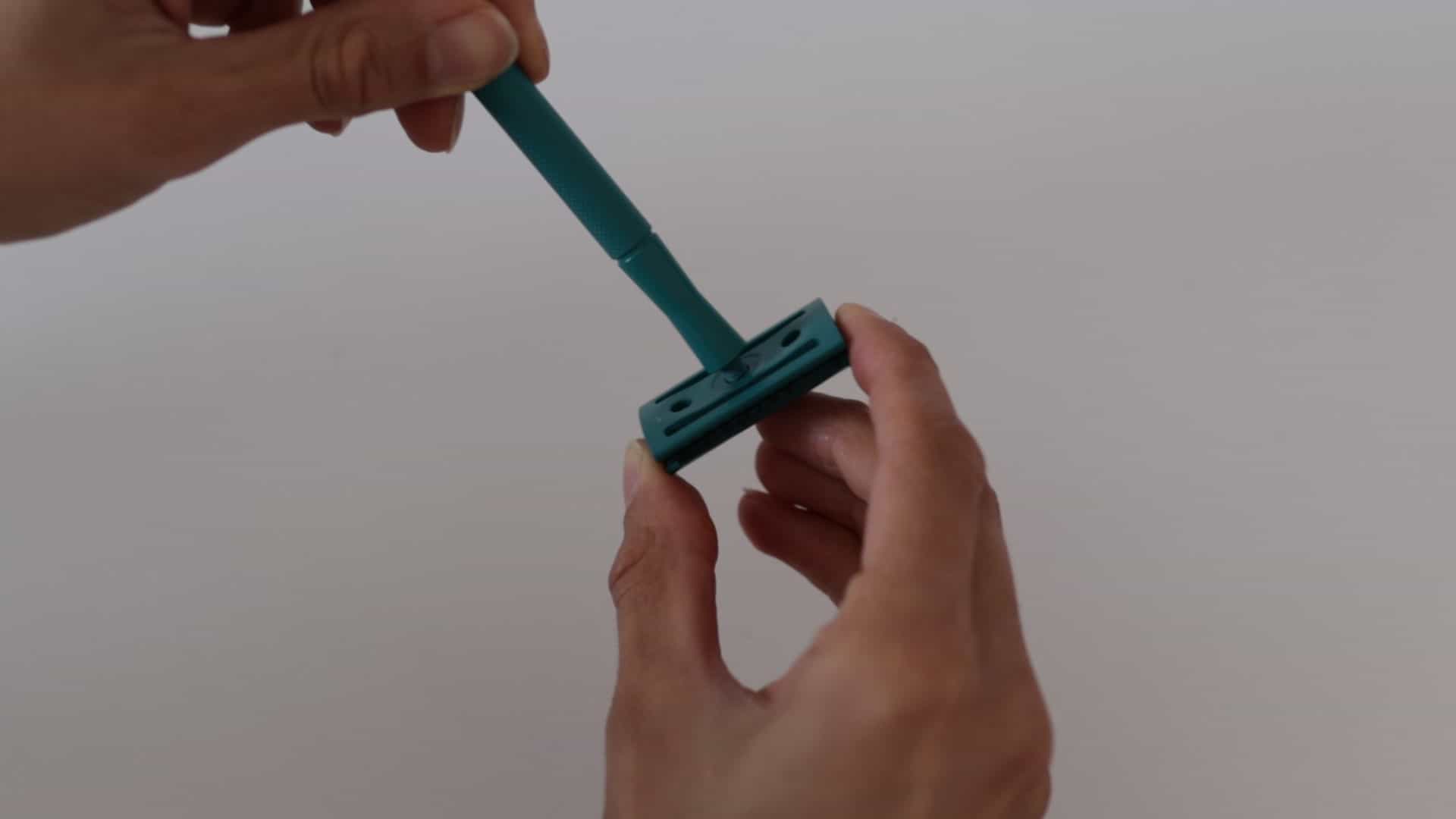 How To Put a Blade In a Safety Razor: A Quick Guide