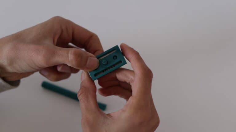 How To Put a Blade In a Safety Razor: A Quick Guide